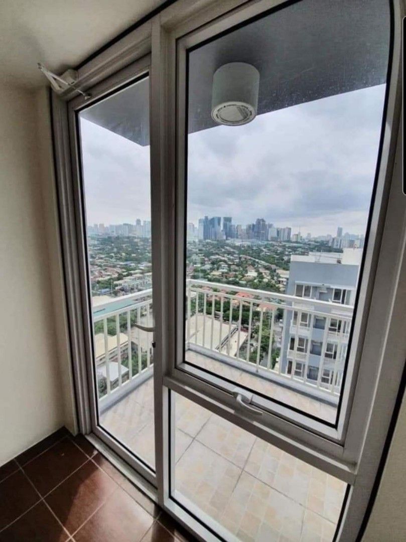 Penthouse Bi Level Condo in Metro Manila near BGC PASIG MEGAMALL AYALA ...