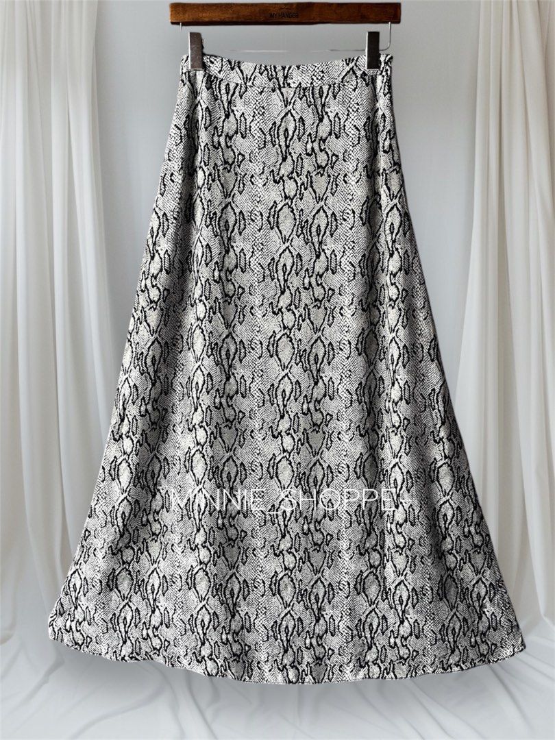 POPLOOK Jolana Flare Maxi Skirt - Black/White Boa, Women's Fashion, Bottoms, Skirts on Carousell