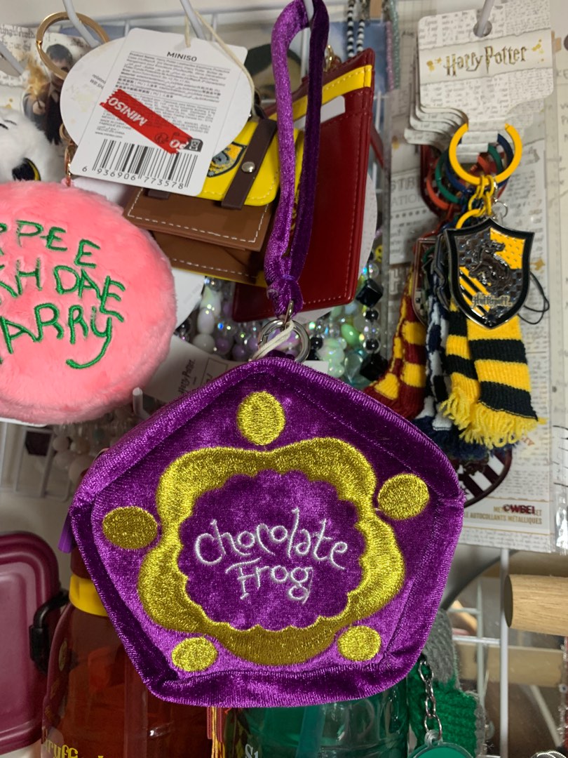 Pouch harry potter miniso chocolate frog ungu, Fesyen Wanita, Tas ...