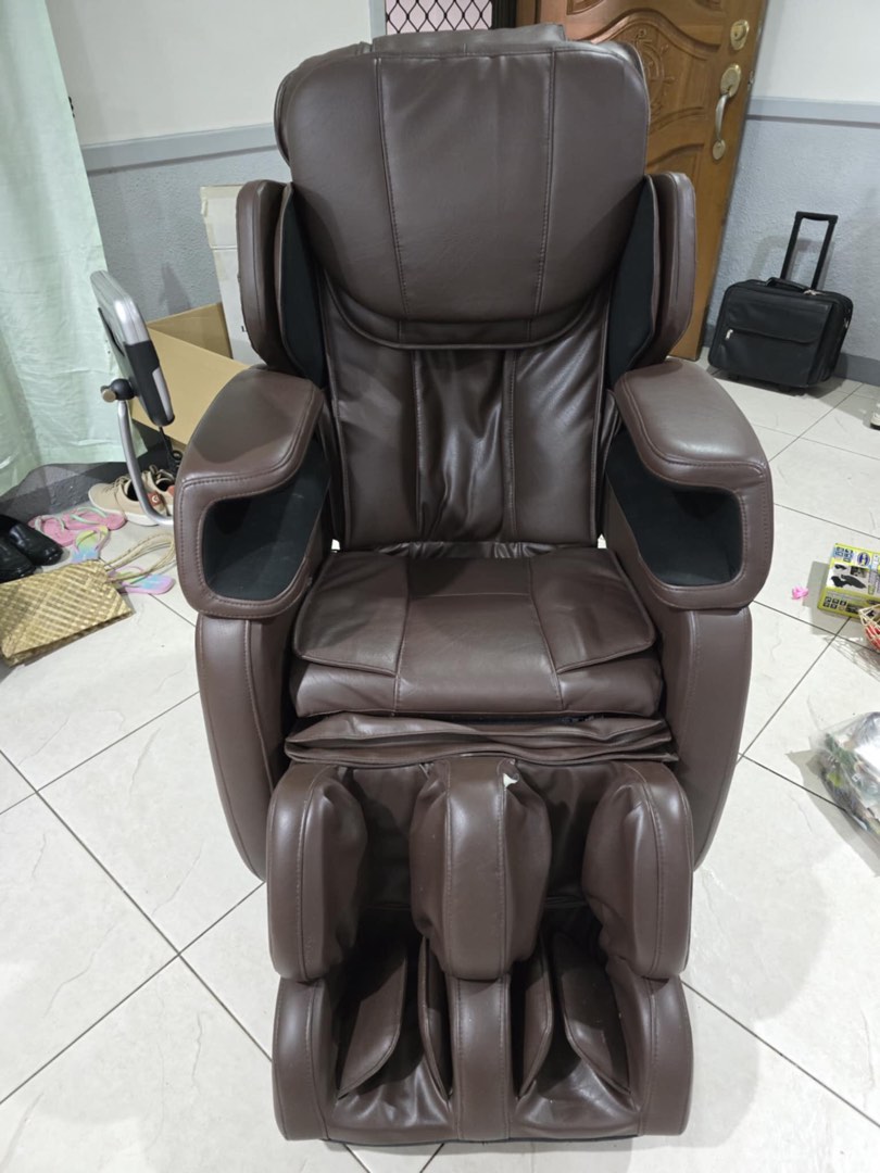 SECONDHAND ISUKOSHI MASSAGE CHAIR, Furniture & Home Living, Furniture ...