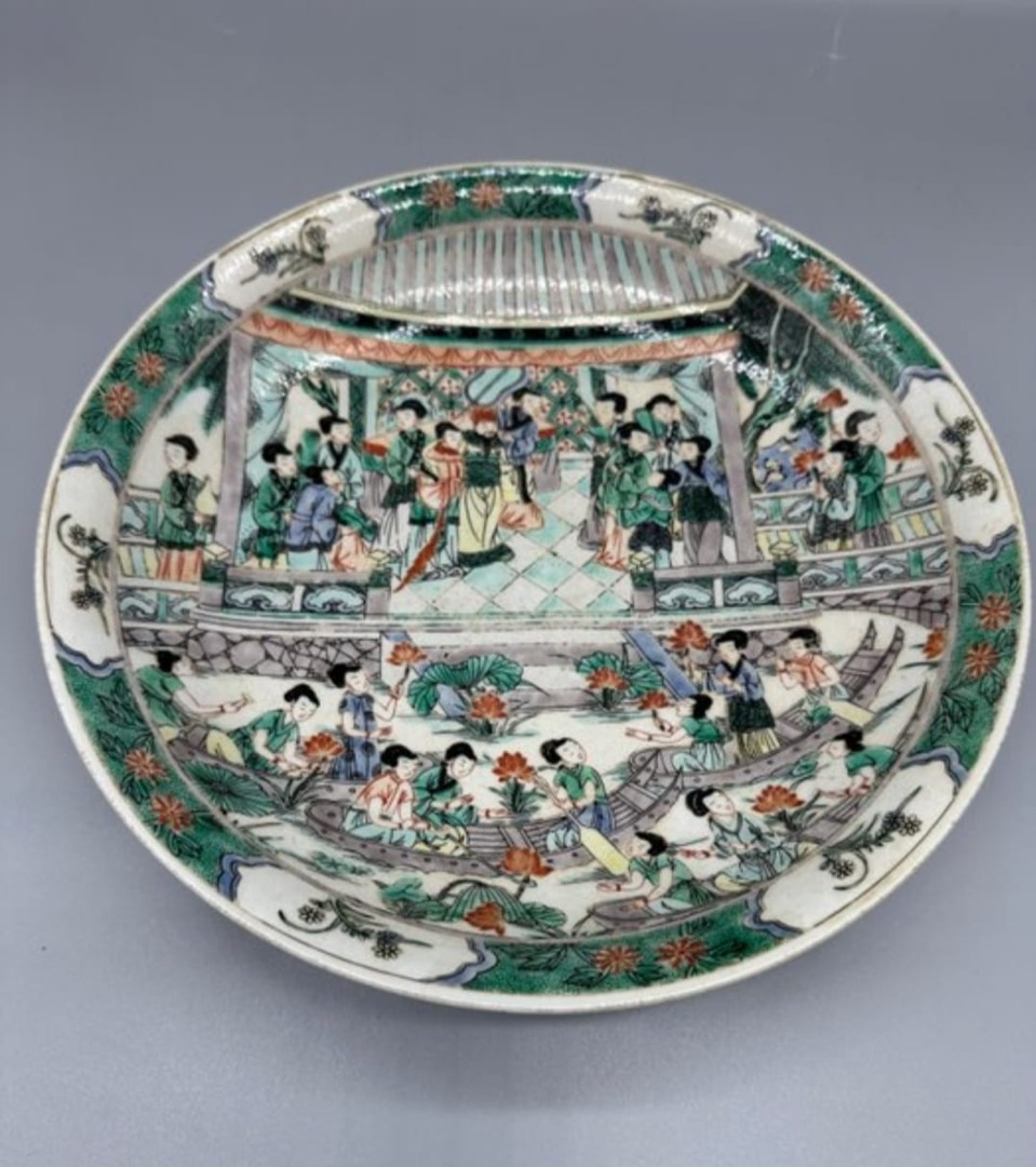民国仿康熙素三彩仕女采荷花大盘Republic period Kang Xi style famille verte maidens and ...
