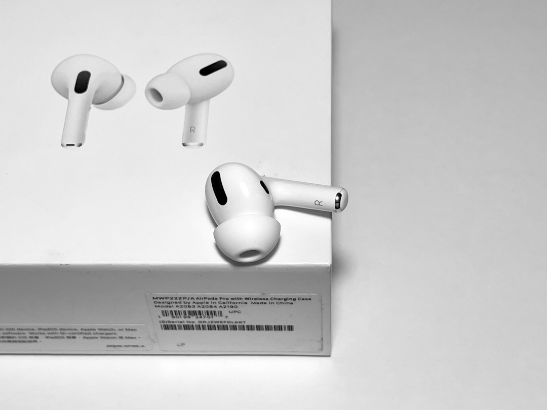 Airpods Pro 1 RIGHT POD ONLY, Audio, Earphones on Carousell