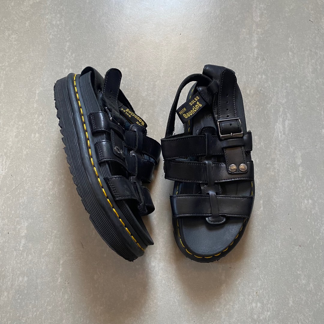 Dr Martens Terry, Women's Fashion, Footwear, Flats & Sandals on Carousell