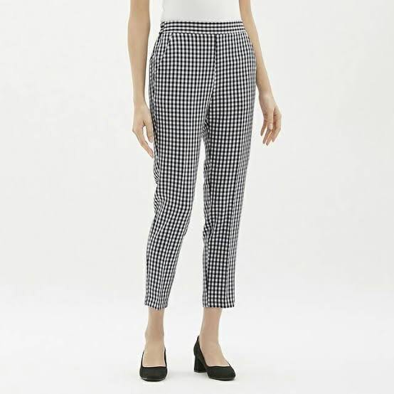 GU by UNIQLO gingham trouser, Women's Fashion, Bottoms, Other Bottoms ...