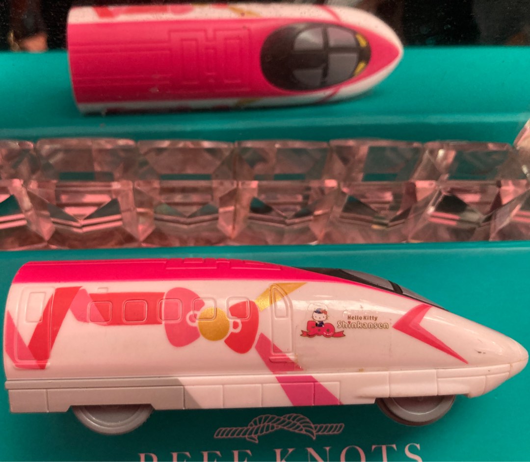 Hello Kitty Sanrio Shinkansen Bullet Train Pull Back preloved, Hobbies ...