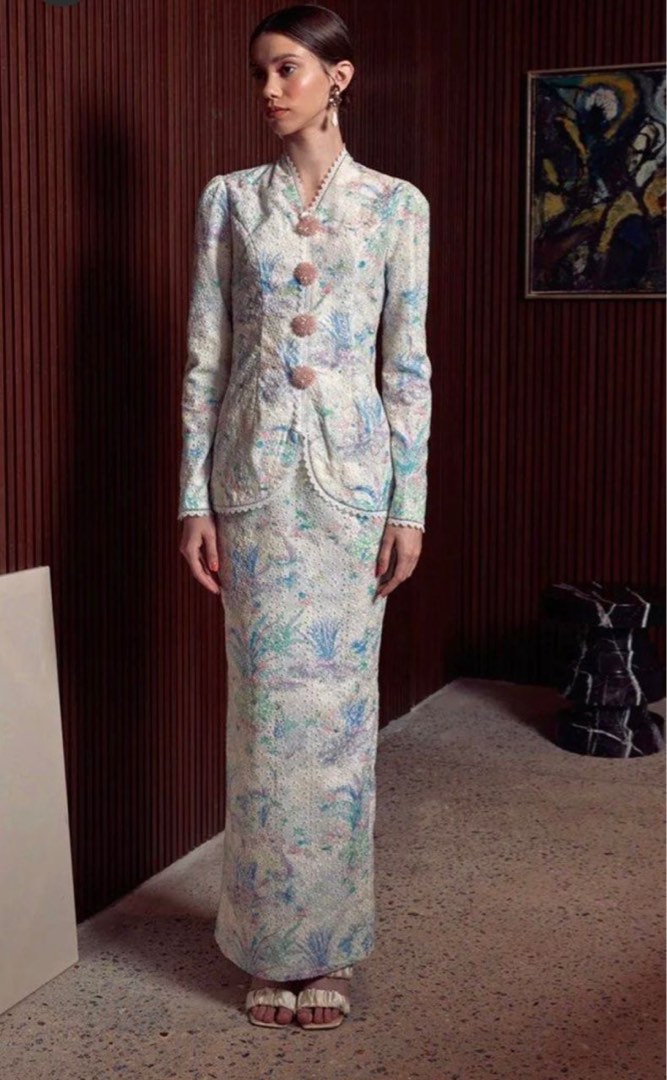 Innai Red Sierra Kebaya 2024, Women's Fashion, Muslimah Fashion, Baju ...