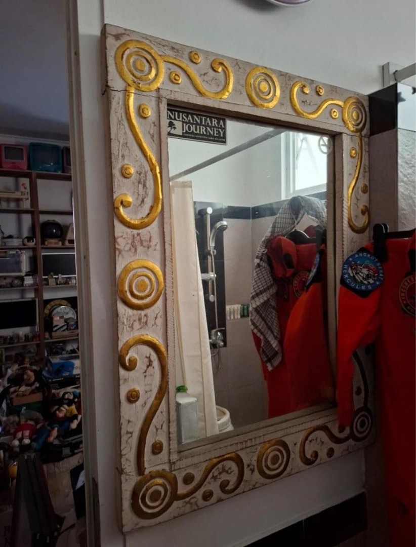 Kaca cermin antik besar kayu ukir ukuran 80cn, Antik, Lainnya di Carousell