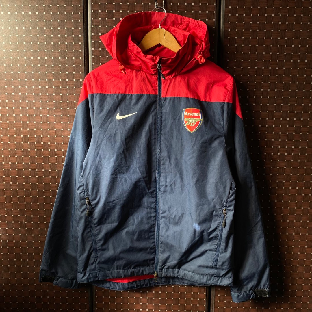 NIKE ARSENAL WINDBREAKER JACKET WITH PACKABLE HOOD, Men's Fashion ...