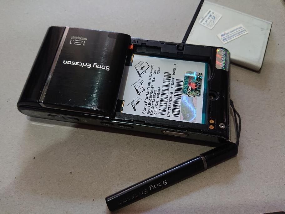 Sony Ericsson Satio orignal midland malaysia set 12.1 mp xenon flash in ...