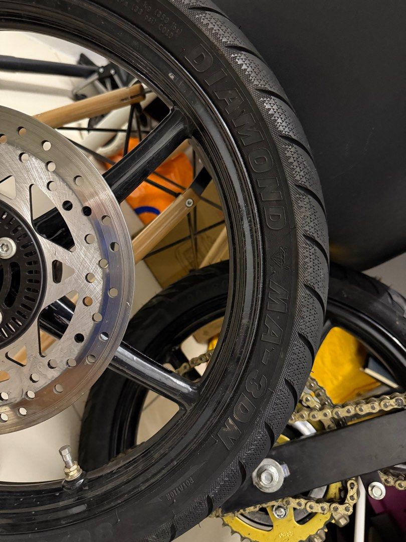 Tayar rim swing arm dari RSX150, Motorbikes on Carousell