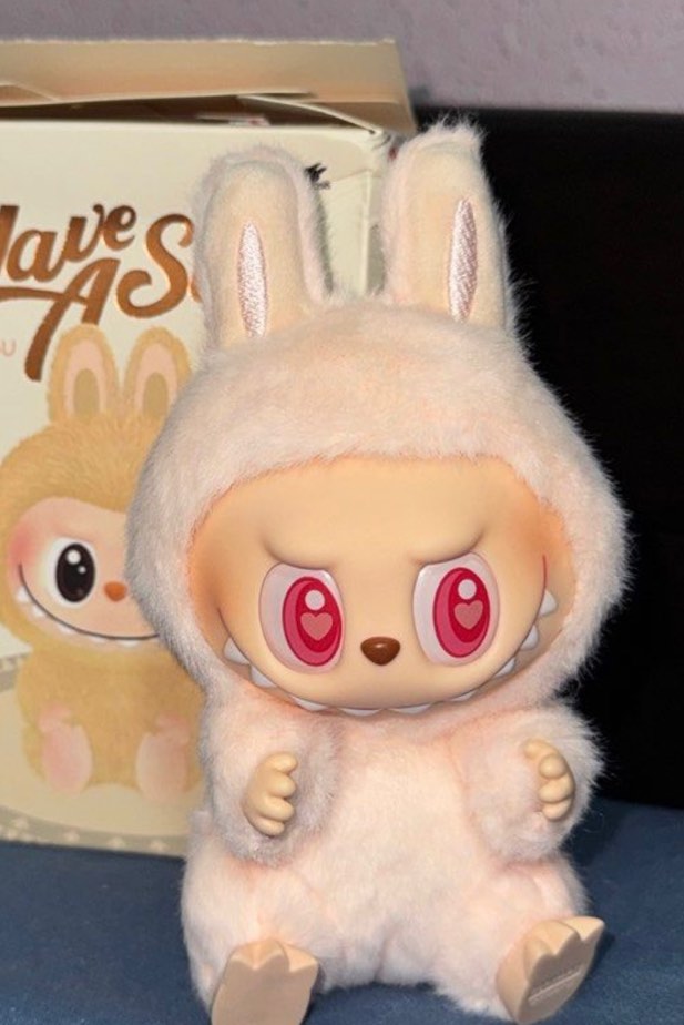 V2 dada labubu, Announcements on Carousell