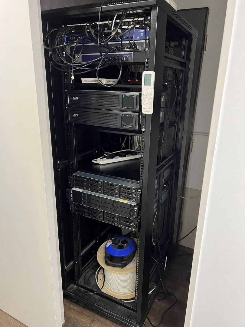 辦公室搬遷大平賣 Qnap NAS server rack mount 電腦伺服器 TS-EC1279U-RP (唔包hard disk 硬盤 ...