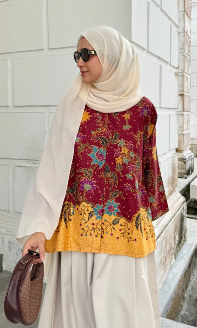 BATIK BUNGA TANAH IN MAROON PLEASEPICKS, Women's Fashion, Tops, Blouses ...