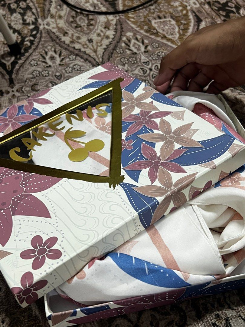 Cakenis batik cake in cream, Women's Fashion, Muslimah Fashion, Hijabs ...