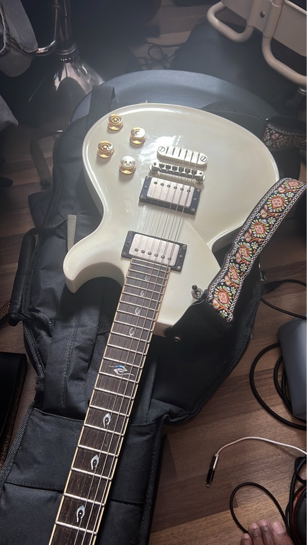 Dean Soltero white electric guitar made in Korea negotiable, Hobbies ...