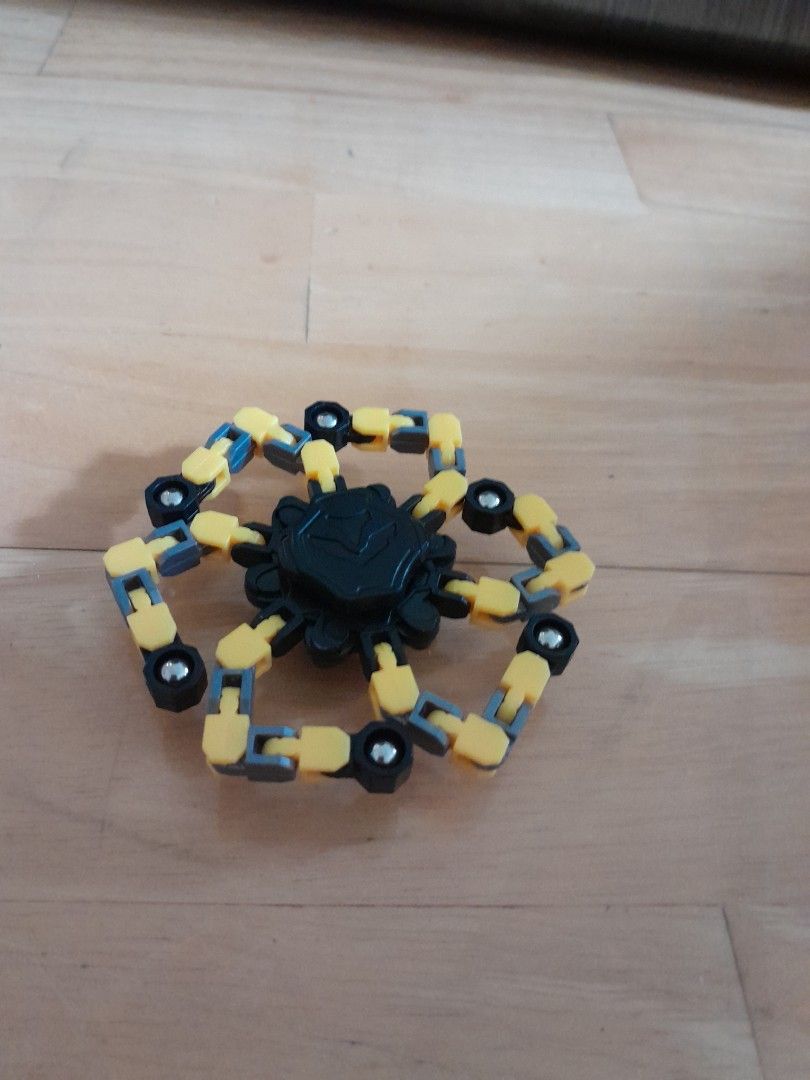 Deformable gyroscope chain type versatile fingertip toy mechanical ...