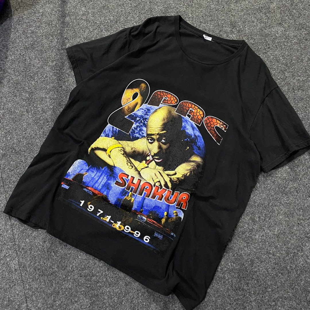 Kaos Tupac Shakur Built Up Print, Fesyen Pria, Pakaian , Atasan di ...