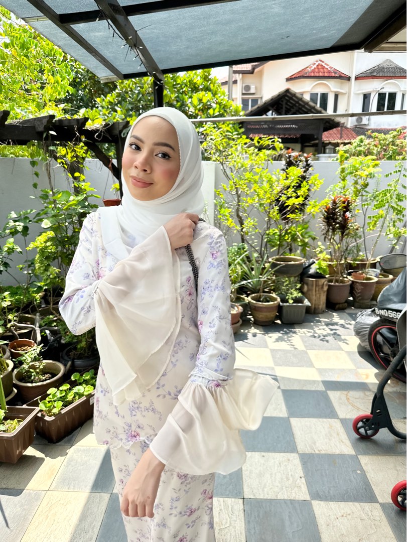 Merahjambu Hana kurung in ivory, Women's Fashion, Muslimah Fashion, Baju Kurung & sets on Carousell