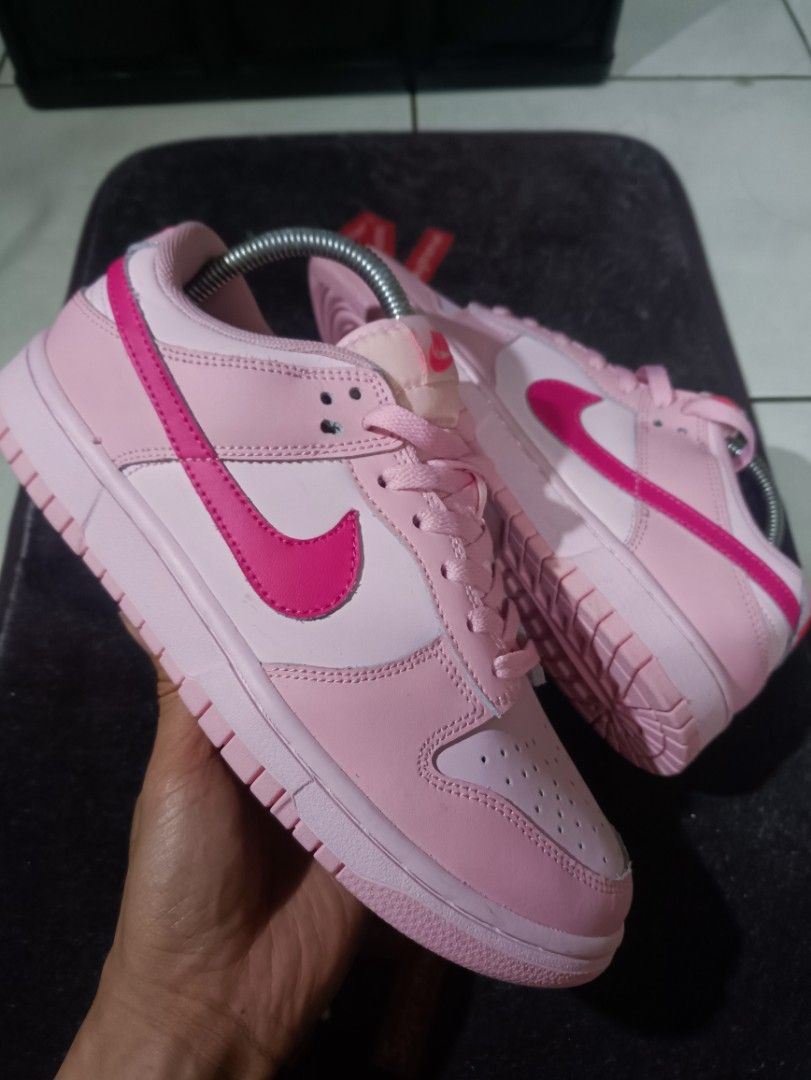 nike sb gs triple pink, Men's Fashion, Footwear, Sneakers on Carousell