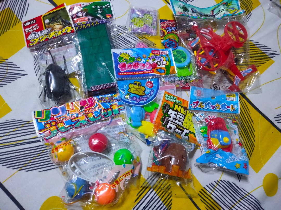 Party Loot Bag Fillers Prizes Rattle Bracelet Beetle Pullback Catch Sea ...