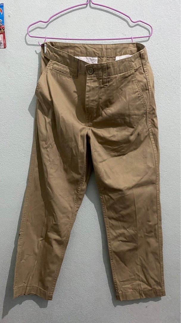 GU pants basic, Men's Fashion, Bottoms, Chinos on Carousell