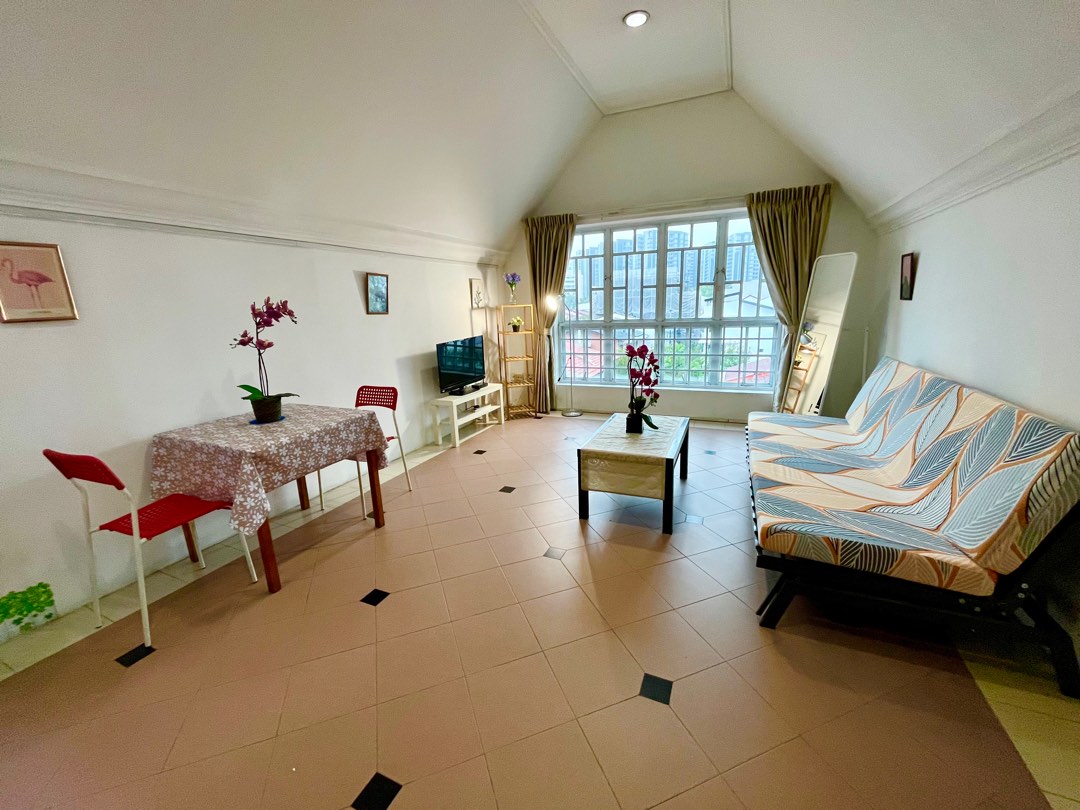 Hougang MRT Studio-liked Master Room ( Hall+ Bedroom + kitchenette ...