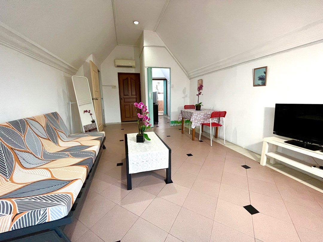 Hougang MRT Studio-liked Master Room ( Hall+ Bedroom + kitchenette ...
