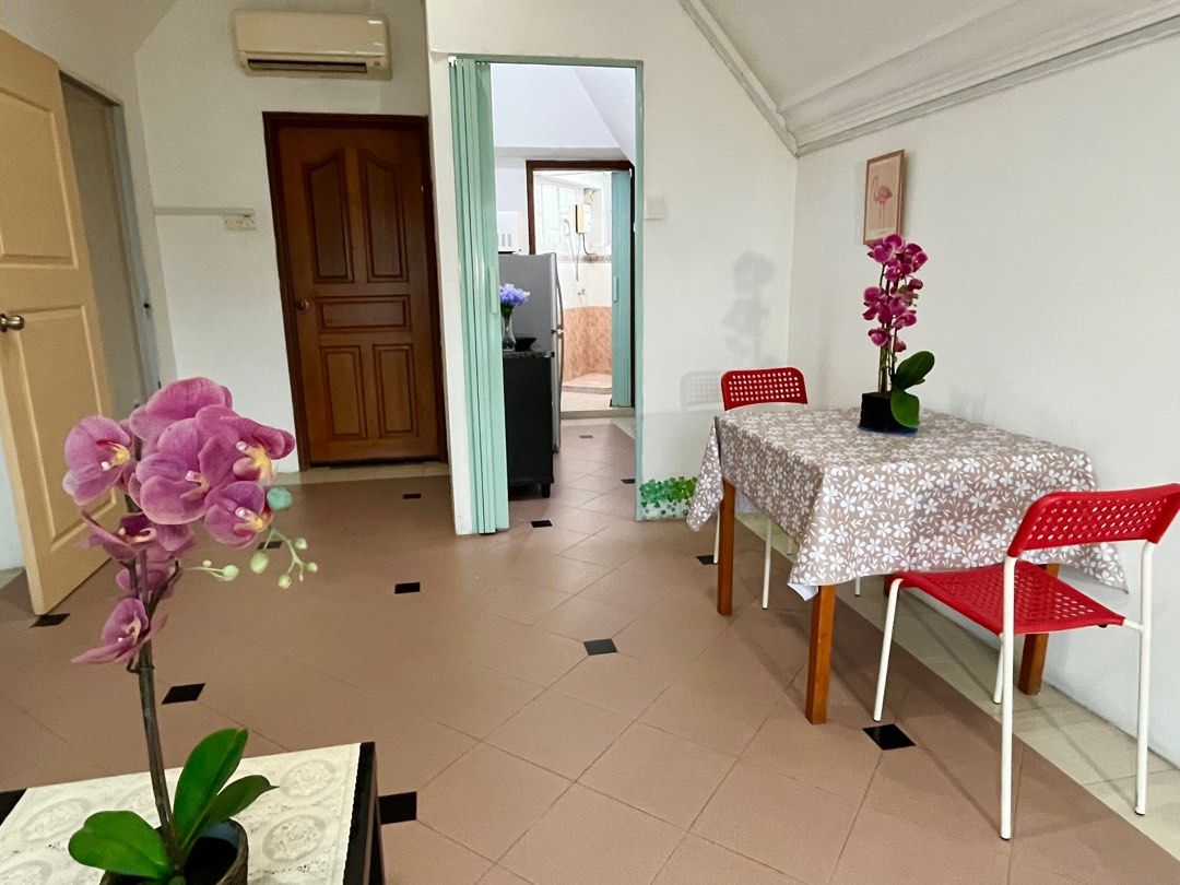 Hougang MRT Studio-liked Master Room ( Hall+ Bedroom + kitchenette ...