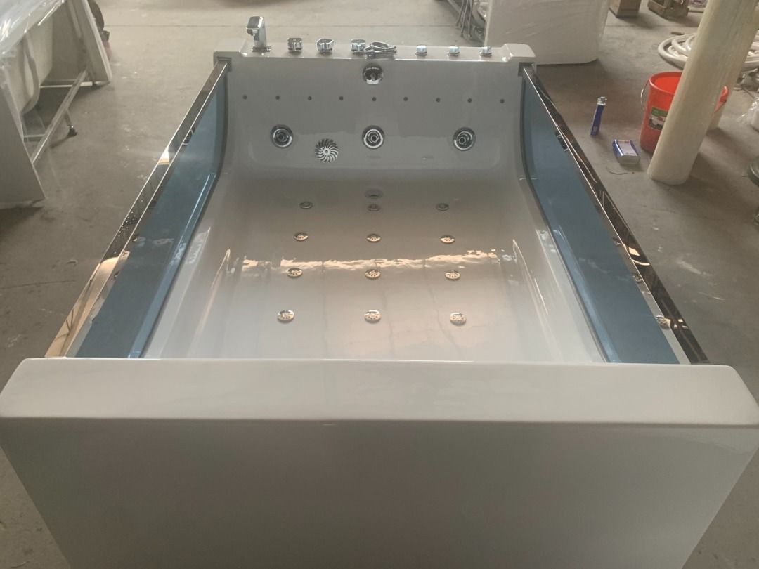 Indoor Jacuzzi with Glass Apron Good for 2 pax, Furniture & Home Living ...