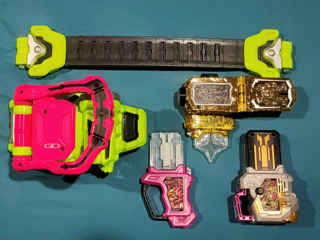 Kamen Rider Ex-aid Driver Set and DX Hyper Muteki Gashat & Maximum ...