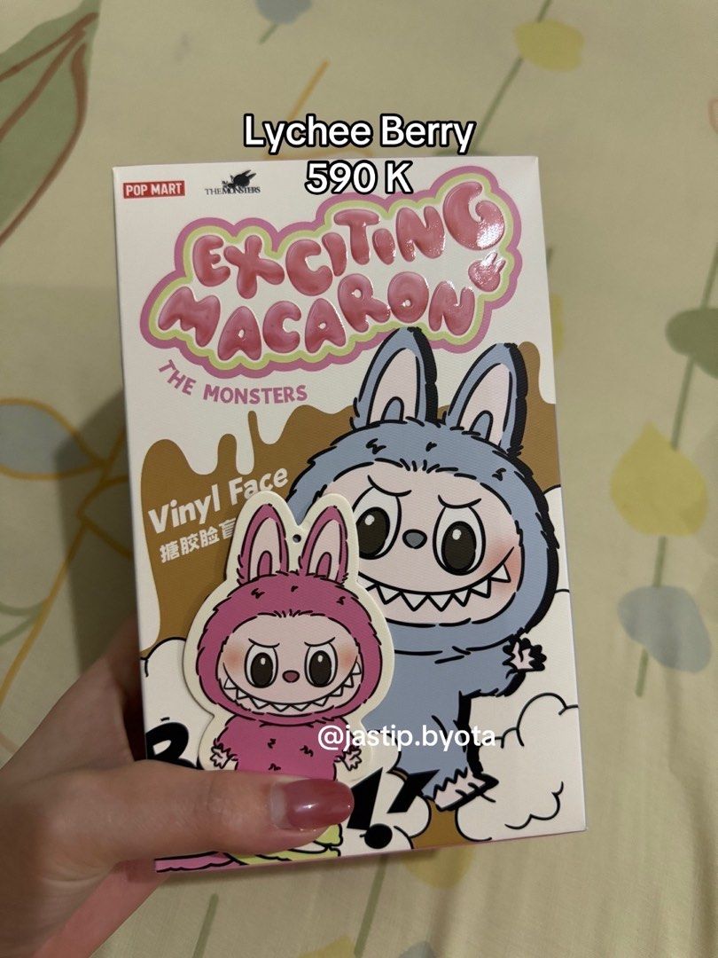 Labubu V1 Macaron Lychee Berry (sealed), Antik, Pajangan di Carousell