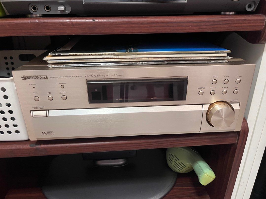 Pioneer Gold amplifier audio/video stereo receiver. PIONEER VSX-D736S ...
