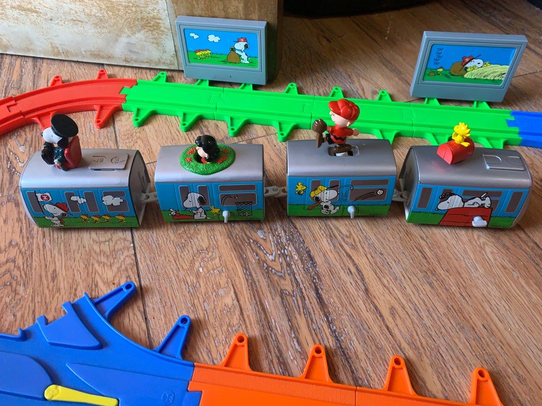 Snoopy and Friends Train Set (Extremely Rare), Hobbies & Toys, Toys ...