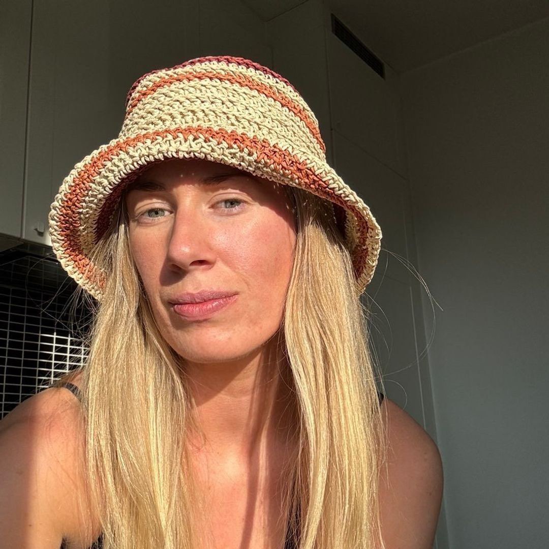 Zara staw hat, Women's Fashion, Watches & Accessories, Hats & Beanies ...