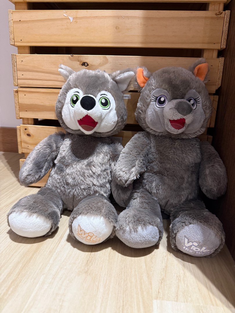 Build a bear - Couple Wolf, Hobbies & Toys, Toys & Games on Carousell