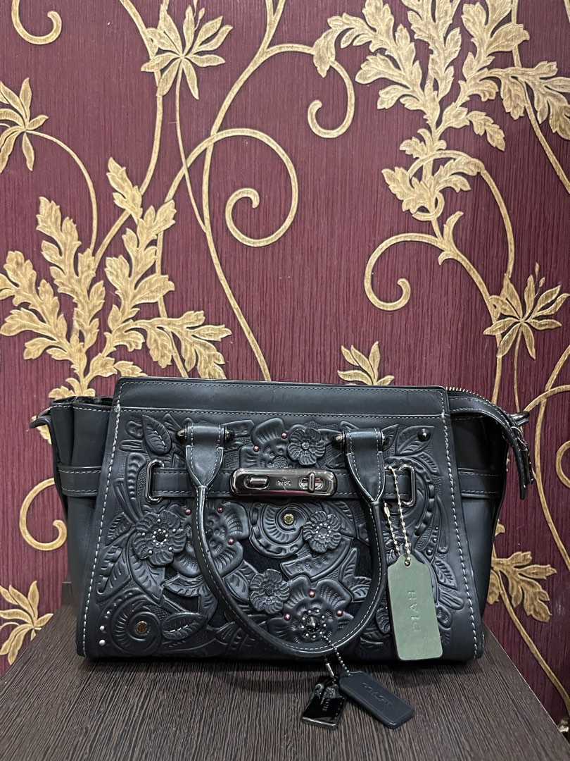 Coach Swagger, Fesyen Wanita, Tas & Dompet di Carousell