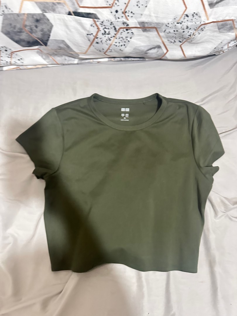 Dark Green Ultra Stretch Airism Cropped T-shirt, Women's Fashion, Tops ...