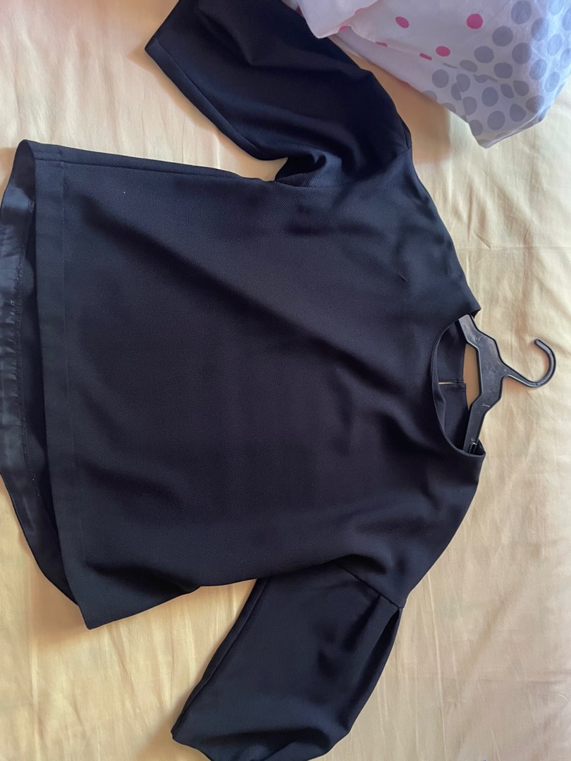 GU Black Top with Poofy Sleeves, Women's Fashion, Tops, Blouses on ...