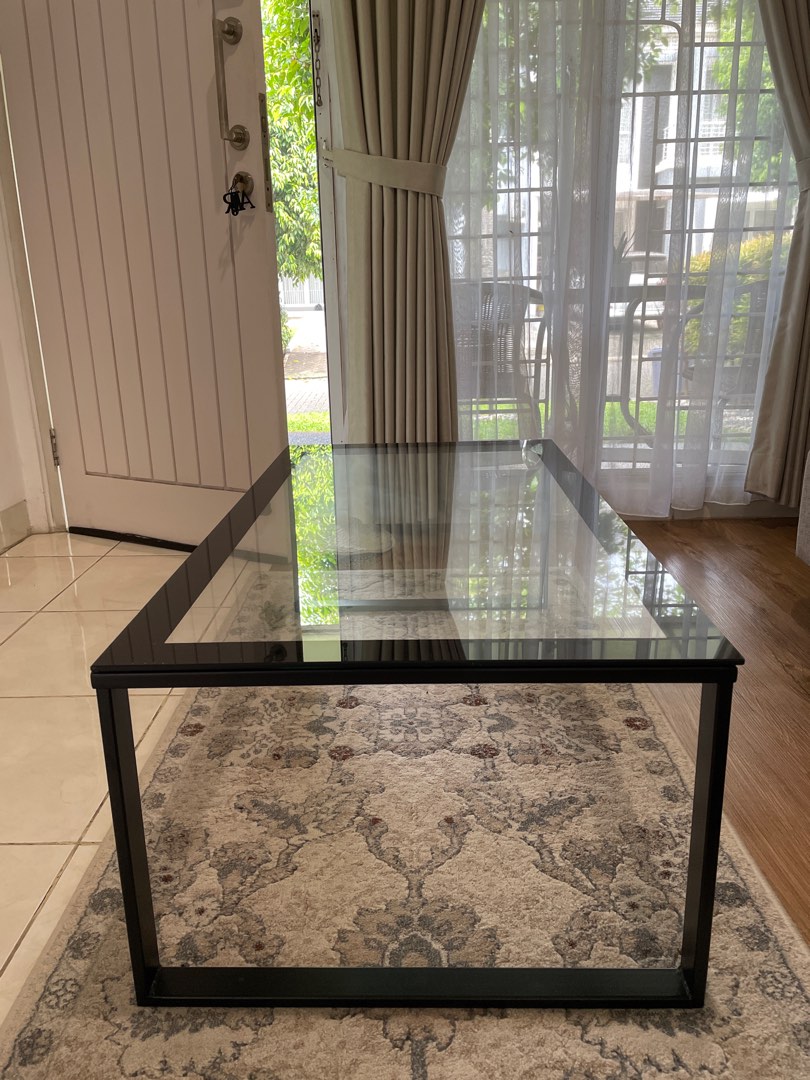 Meja Tamu Informa, Perabotan Rumah di Carousell