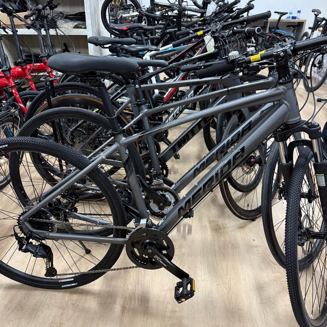 Merida hybrid bike on off road bicycle explorer crossway giant escape ...