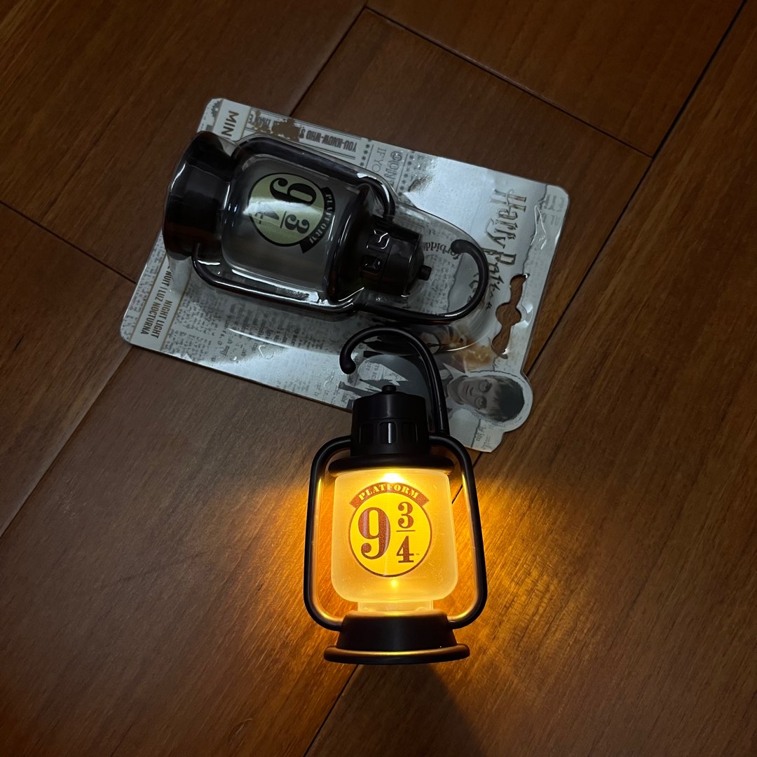 Miniso x Harry Potter Lantern Night Light (Purple) - Platform 9 3/4 ...