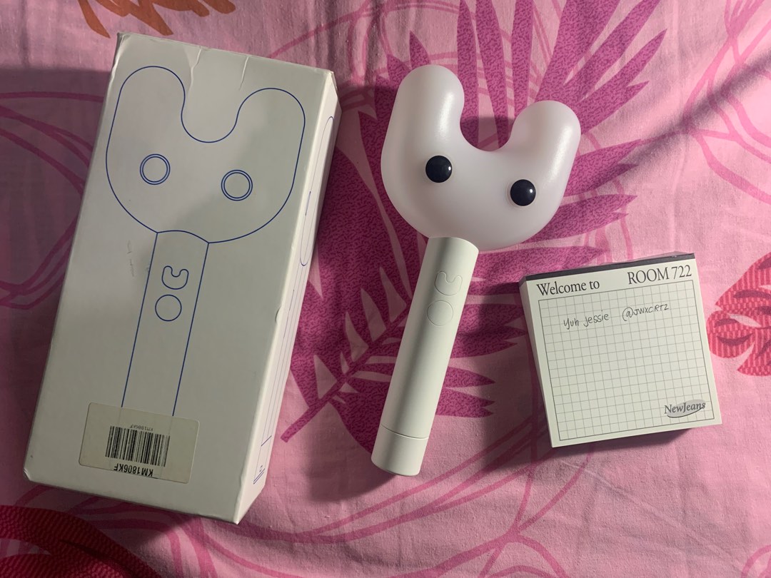 Newjeans Binky Bong Lightstick, Hobbies & Toys, Memorabilia ...