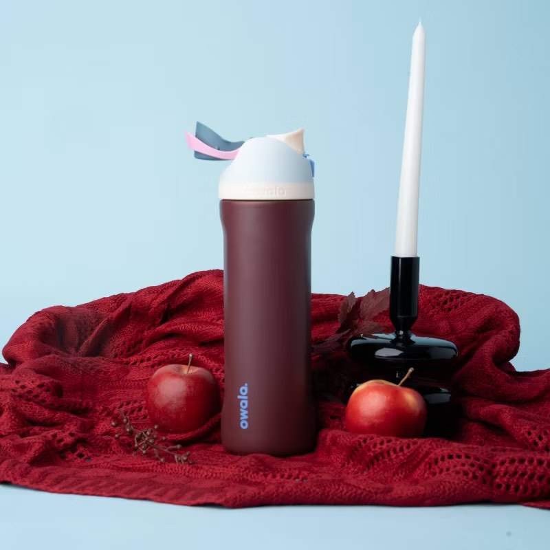 [ONHAND] Owala Freesip 24 oz in Maroon/Cranberry Parade, Furniture & Home Living, Kitchenware ...