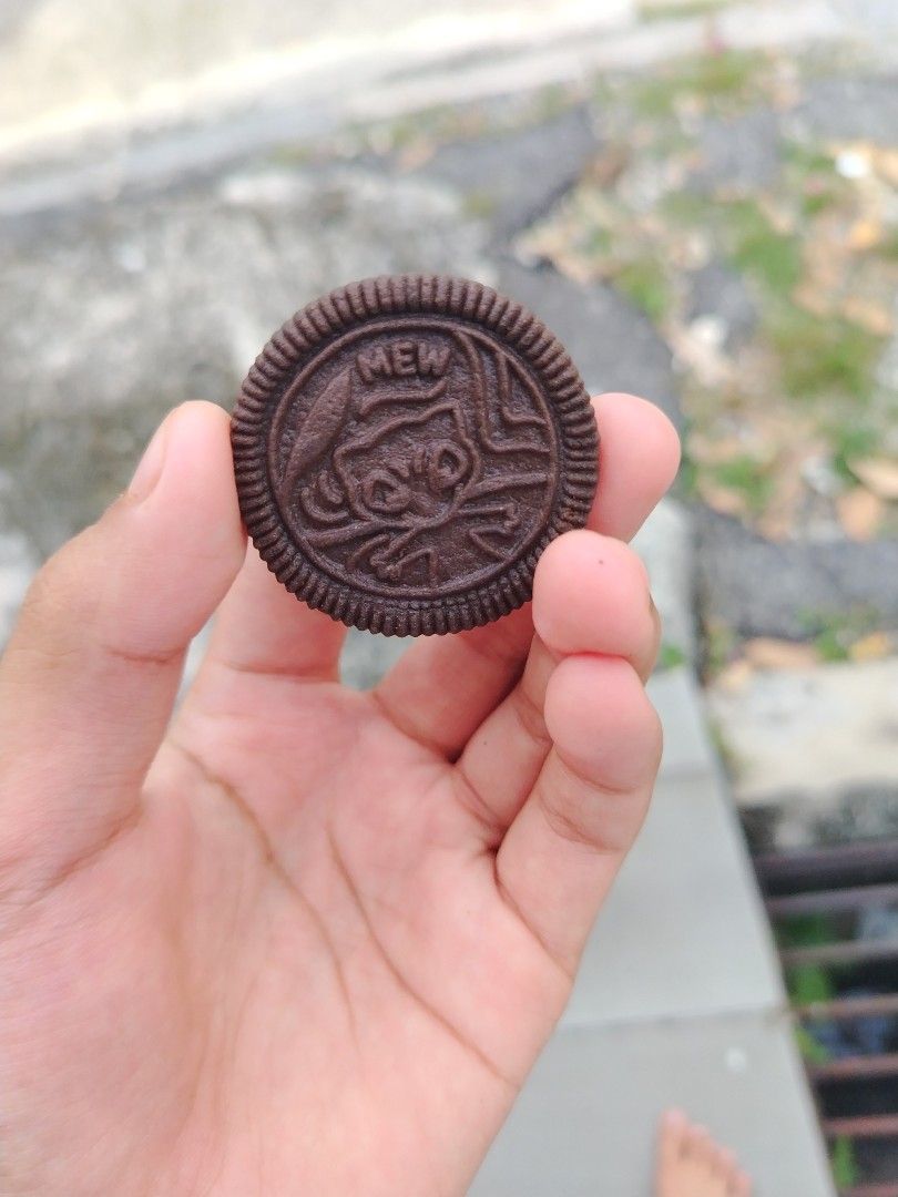 Oreo mew harta keramat, Beauty & Personal Care, Hands & Nails on Carousell