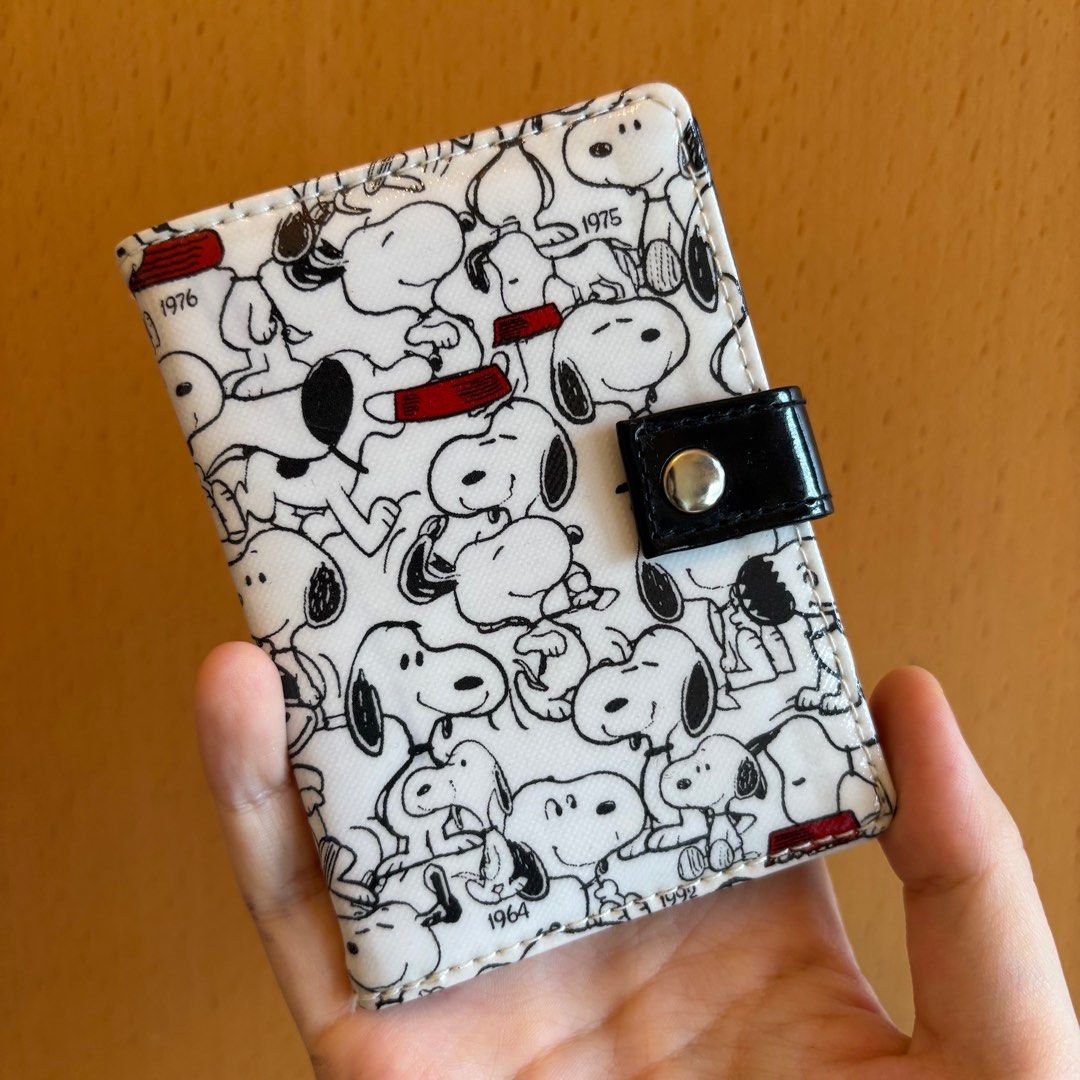 Peanuts Snoopy Passport Card Holder, 名牌, 手袋及銀包 - Carousell