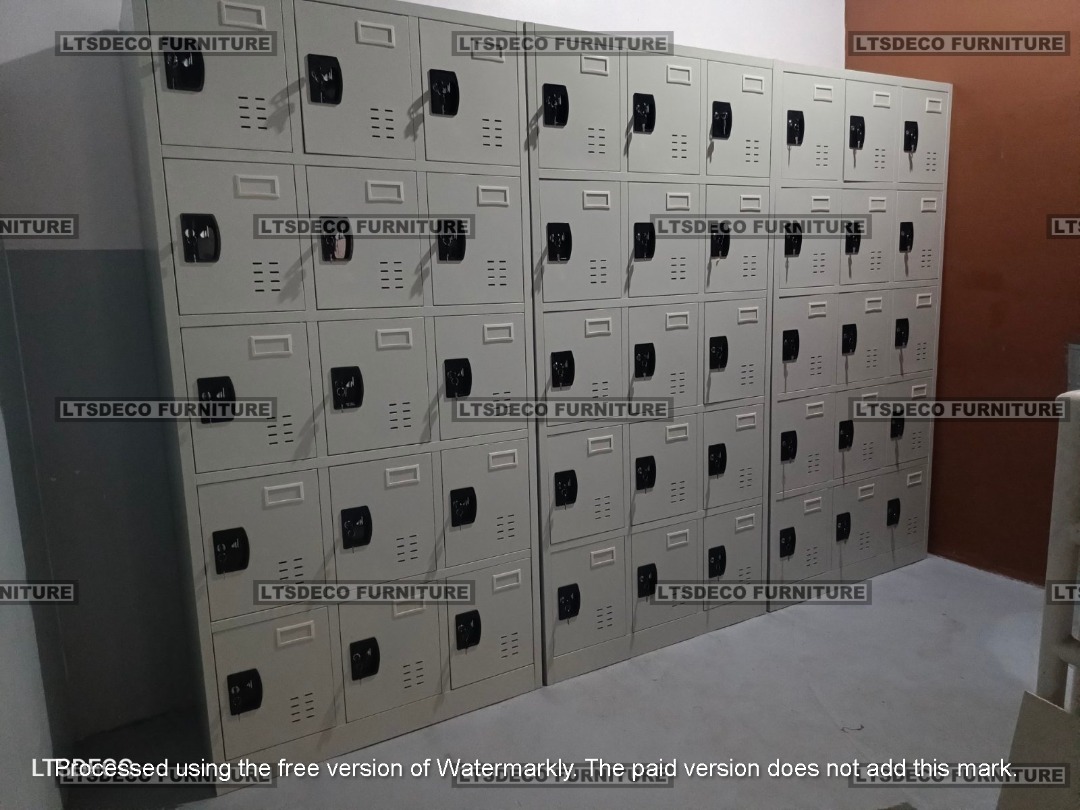 STEEL LOCKERS 15 DOOR OFFICE PARTITIONS, Furniture & Home Living ...