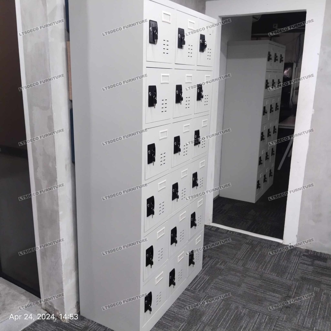 STEEL LOCKERS 18 DOOR OFFICE PARTITIONS, Furniture & Home Living ...