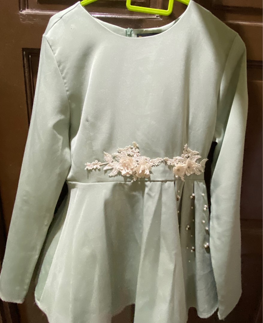 Baju Raya Puteri Brand Aeon, Women's Fashion, Muslimah Fashion, Baju ...