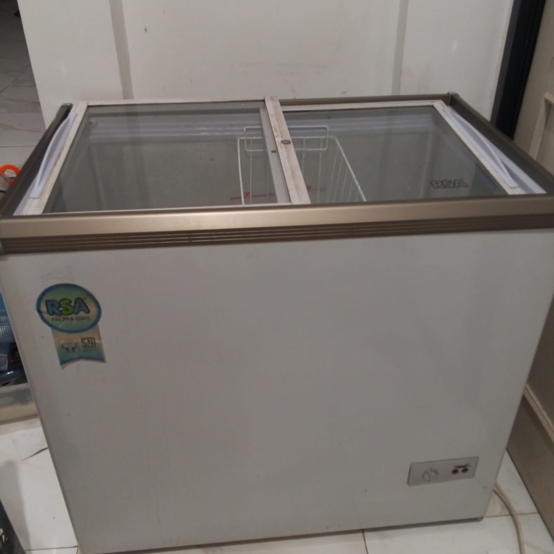 FREEZER SLIDING XS-200, Kitchen & Appliances di Carousell