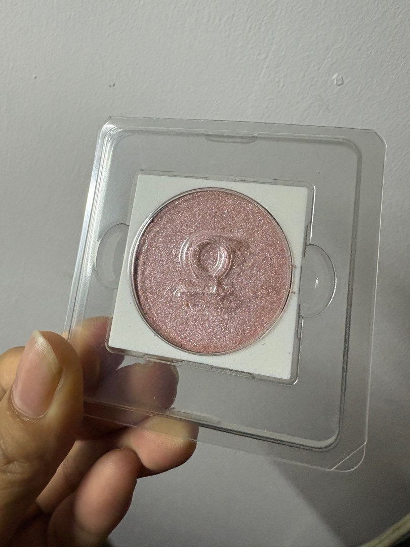 grwm quad goals: highlighter topper in trailblazer, Beauty & Personal ...